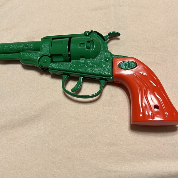 Toys | Disney World Frontier Land Toy Gun Circle H Revolver Red Green ...